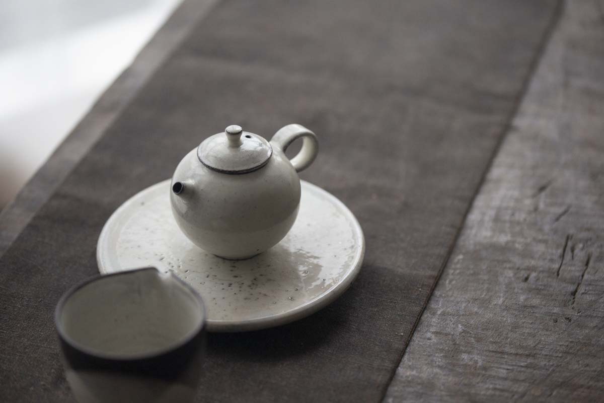 White Night Round Teapot | BITTERLEAF TEAS