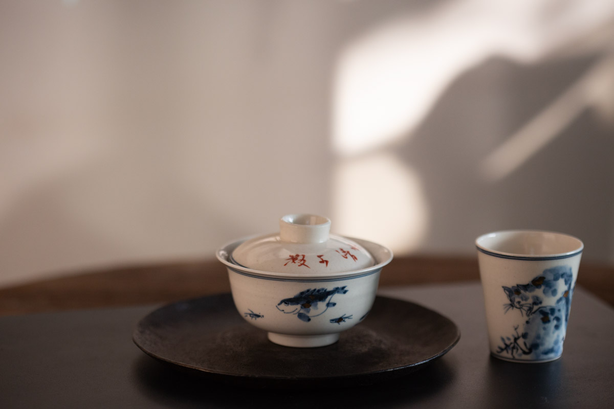 Gilded Qinghua Gaiwan - Fish | BITTERLEAF TEAS