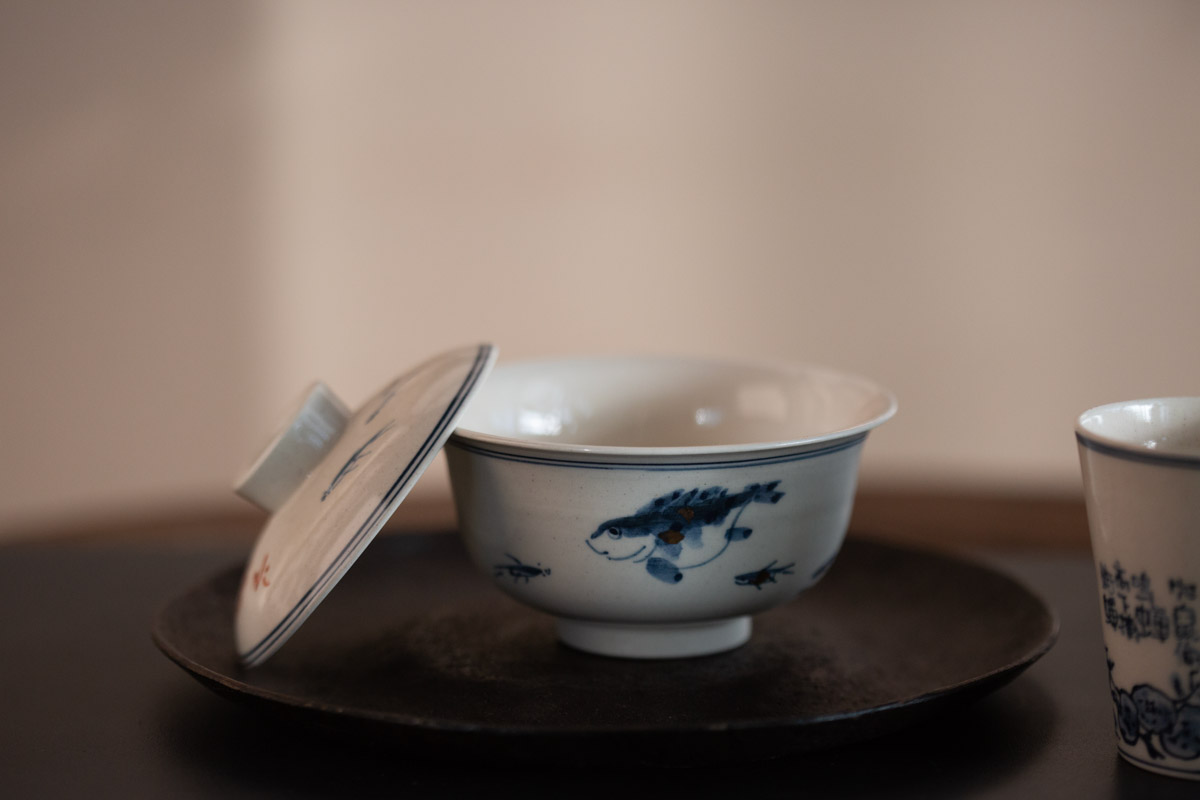 Gilded Qinghua Gaiwan - Fish | BITTERLEAF TEAS