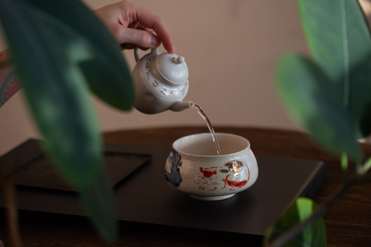 Gilded Qinghua Waste Bowl | BITTERLEAF TEAS