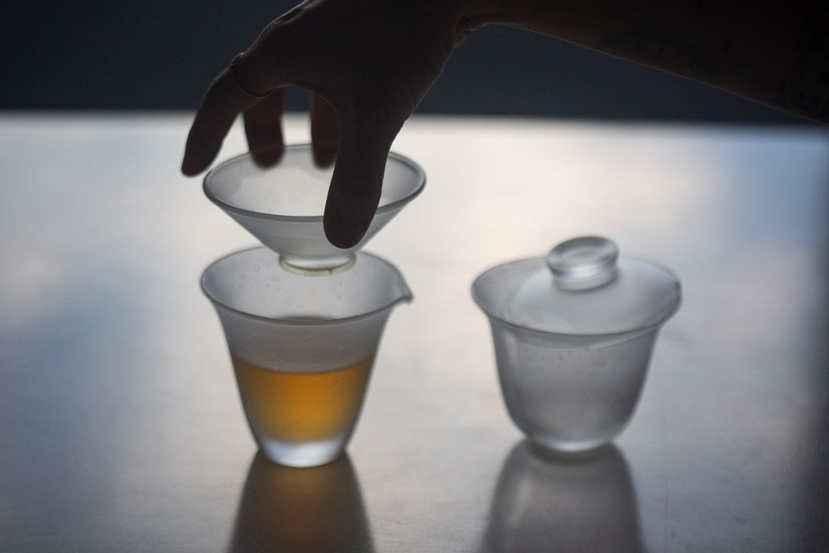 Fizz Frosted Glass Strainer | BITTERLEAF TEAS